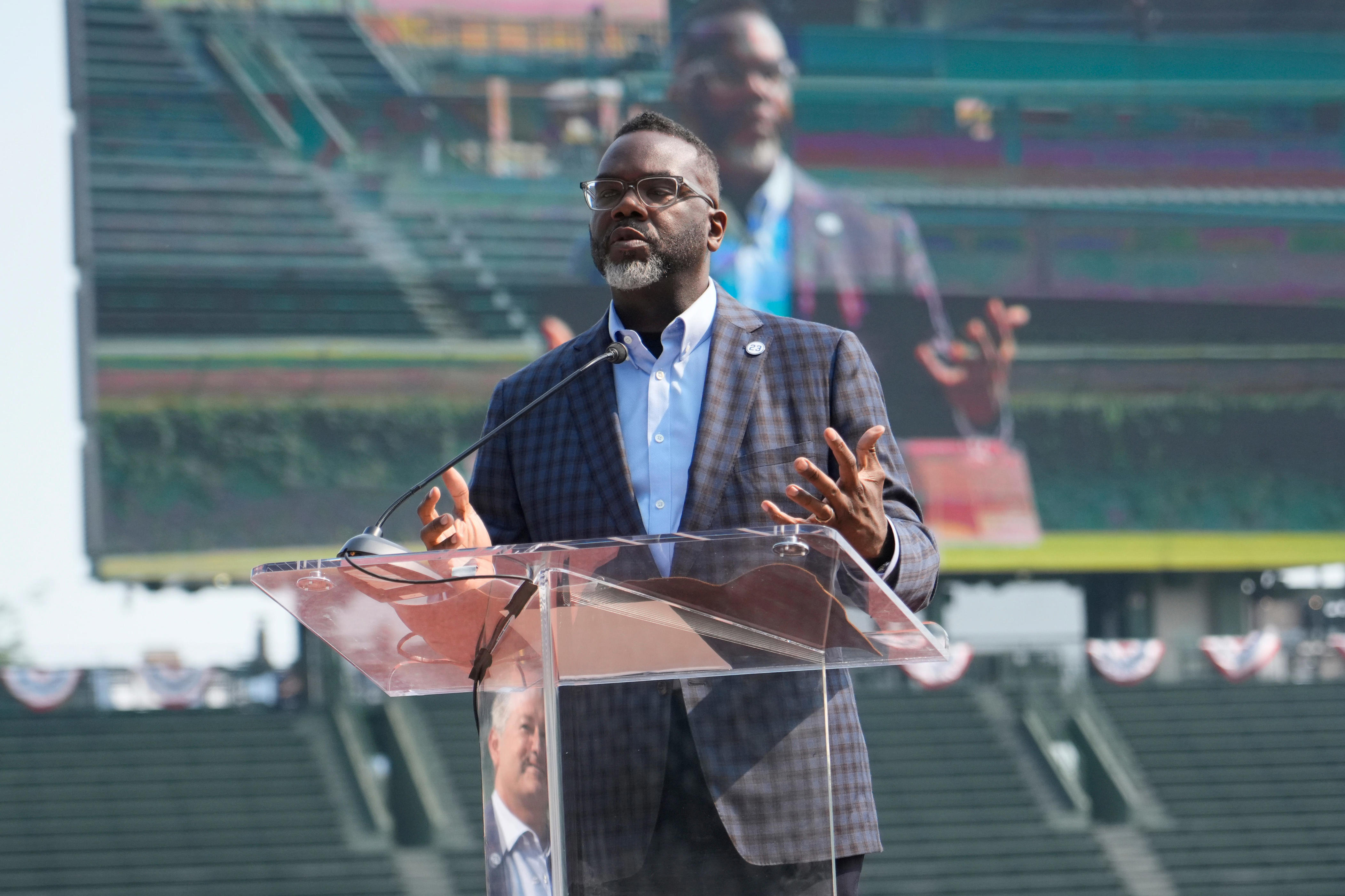 Brandon Johnson isn't giving up hope yet on Bears building a new ...