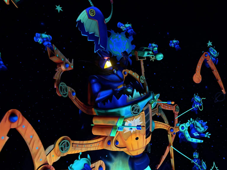 LAST LOOK: Buzz Lightyear’s Space Ranger Spin Closing for Major Overhaul