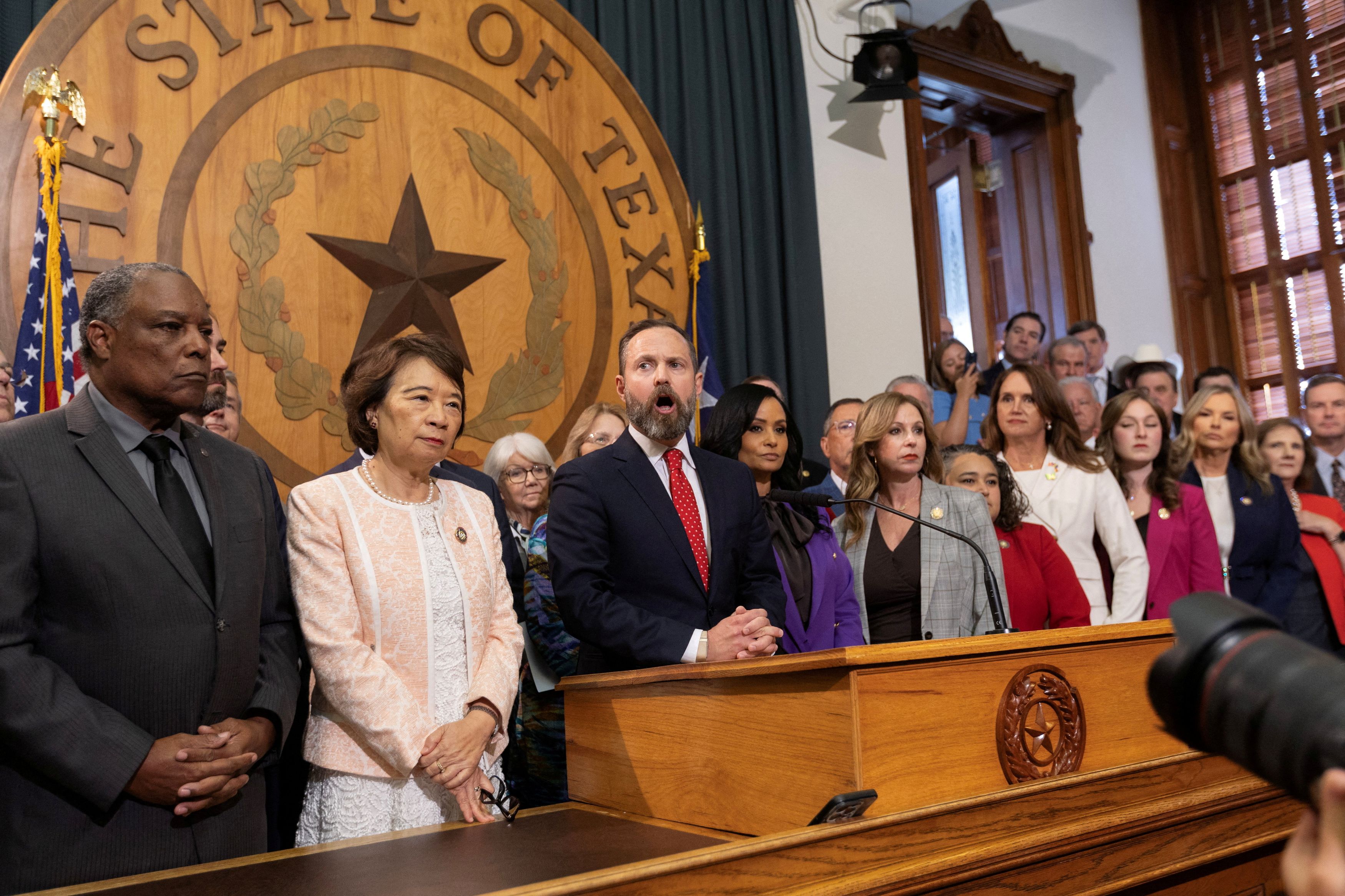 Texas House Republicans vote to issue civil arrest warrants for fleeing Democrats