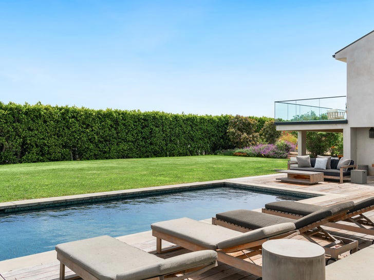 Shannen Doherty's Malibu home sells for $7.6 million