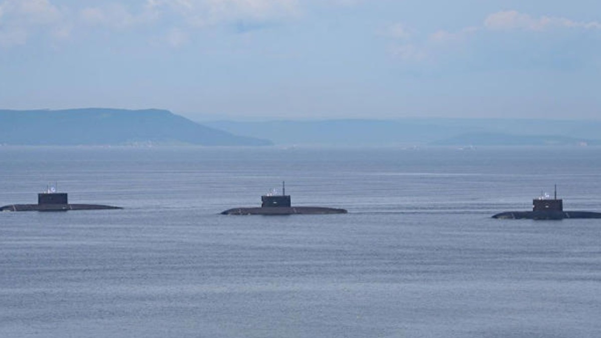 Satellite images show Russia's nuclear sub base damaged by July quake ...