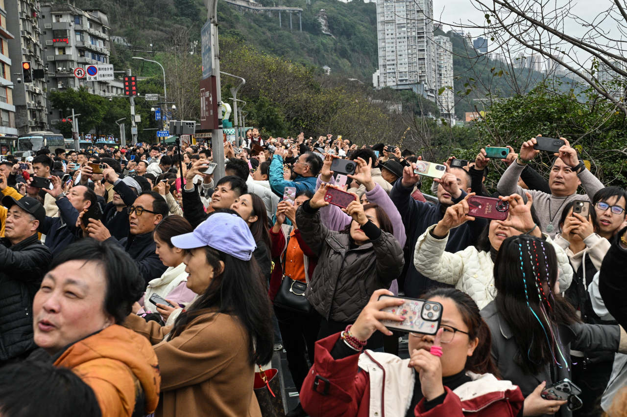 China’s Services Sector Activity Accelerates