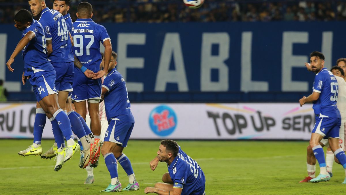 Tiket Persib vs Semen Padang Dibuka! Cek Harga Resmi VIP hingga Tribun ...