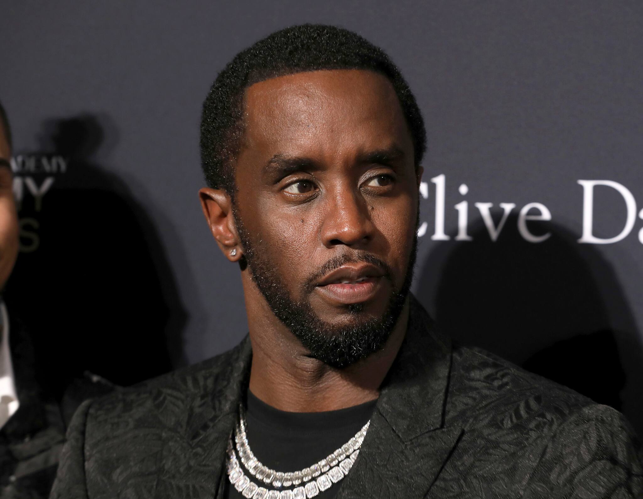 Sean Combs bleibt in Haft: Richter lehnt Kaution ab – Ex-Rapper drohen ...
