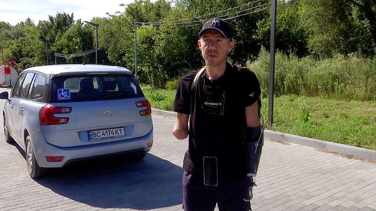 This veteran can now drive again after losing all four limbs during ...