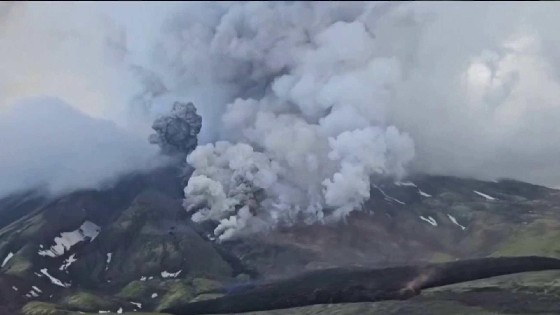 Volcano erupts in Russia for first time in centuries, days after 8.8 ...