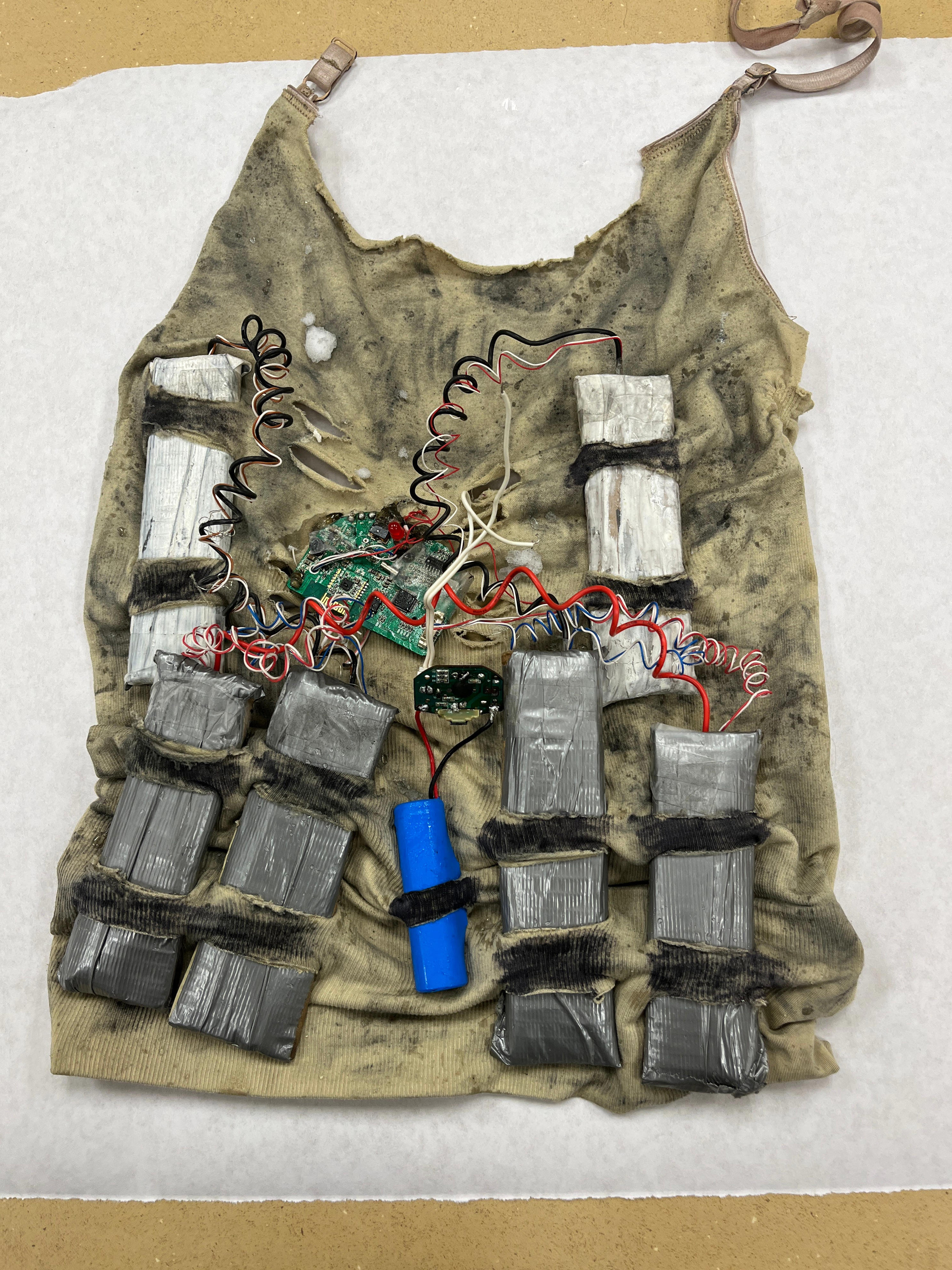 Man gets 8 years for threatening stores with vests made of fake ...