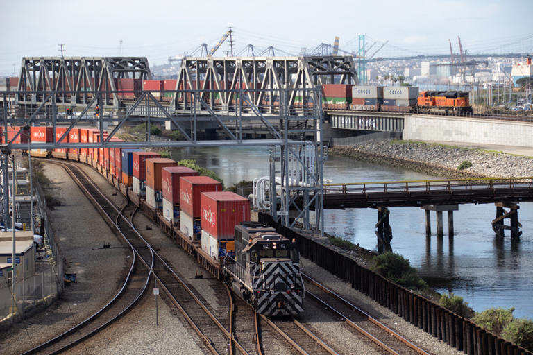 LA, Long Beach ports extend contract of Pacific Harbor Line
