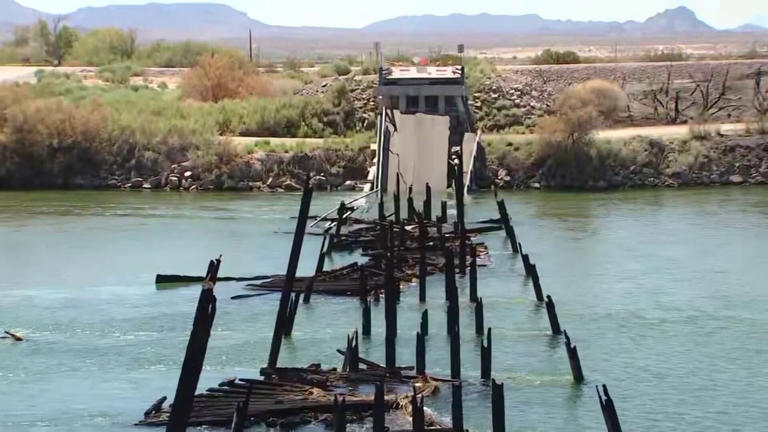 Fire destroys western Arizona bridge, cutting off key route