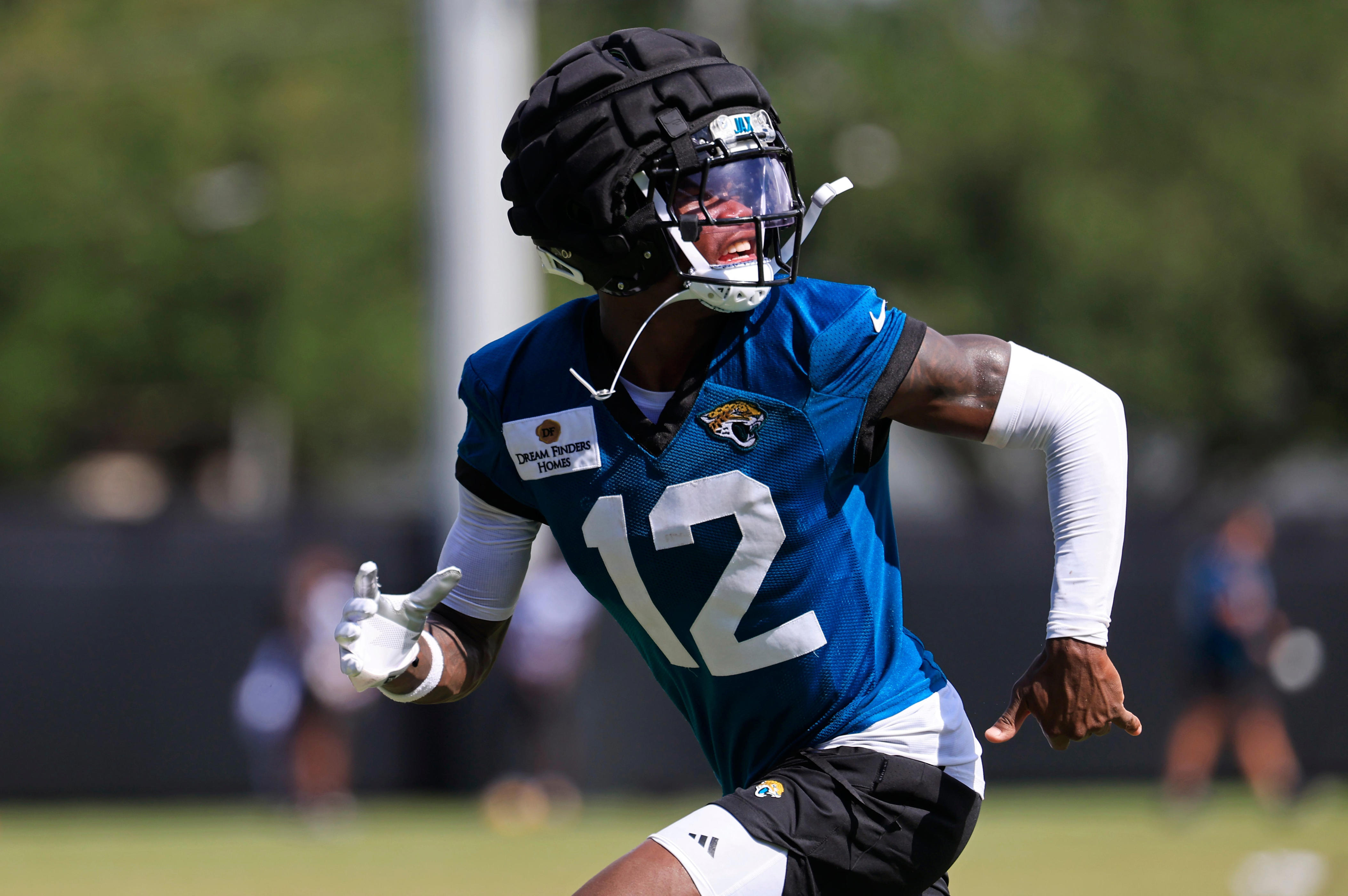 Travis Hunter switches between WR and CB on Day 10 of Jaguars' training ...