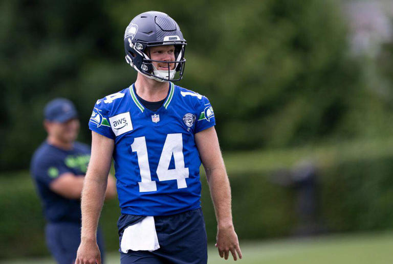 Seahawks training-camp scrap by teammates shows Sam Darnold's ...