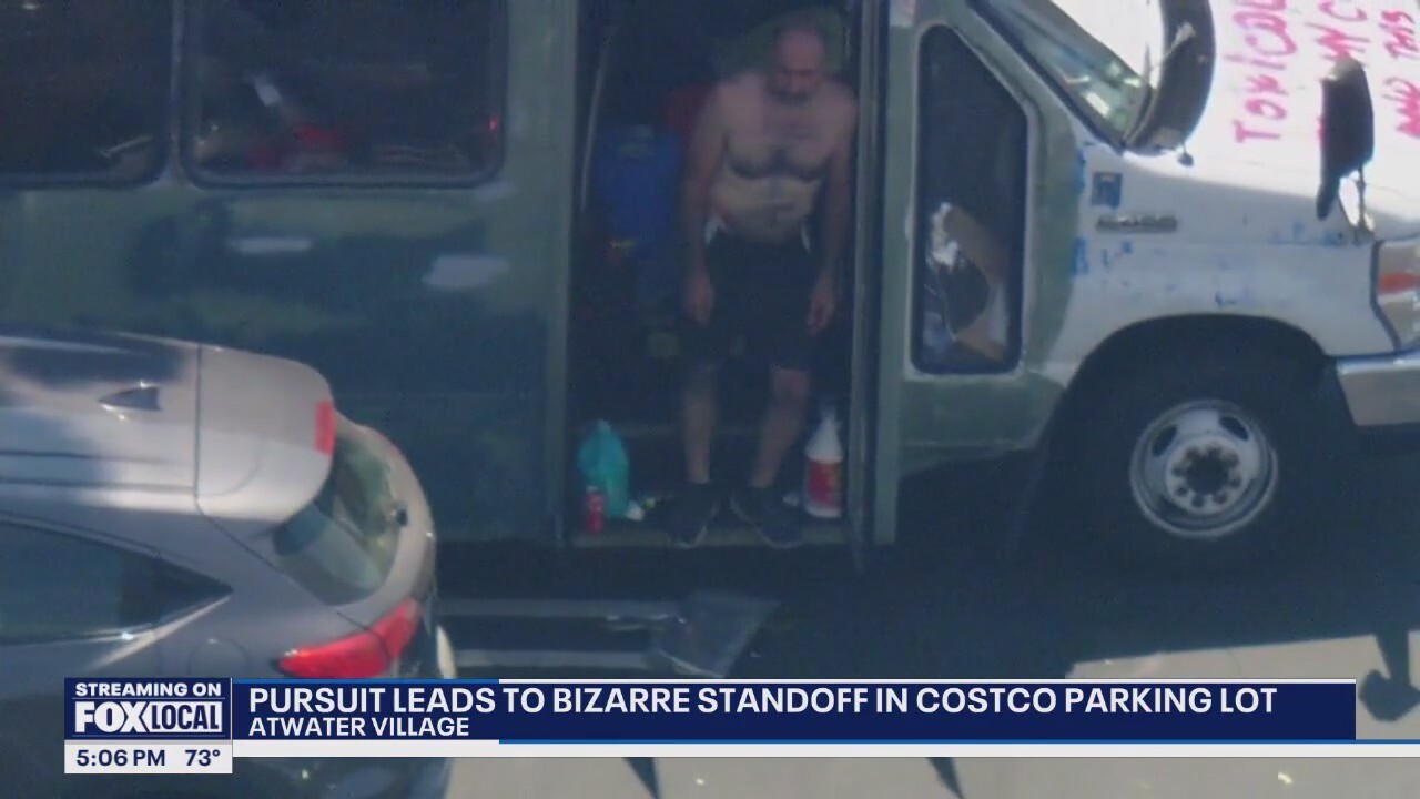Man in shuttle bus leads bizarre Costco standoff