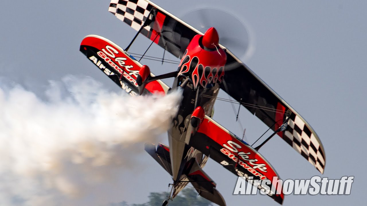 The Jaw-Dropping Biplane Aerobatics of Skip Stewart at AirVenture 2025