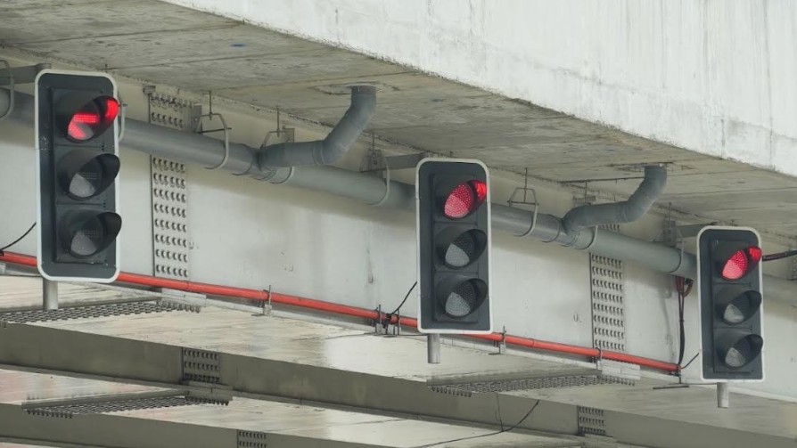New sensor-based traffic lights installed at NLEX Connector ...