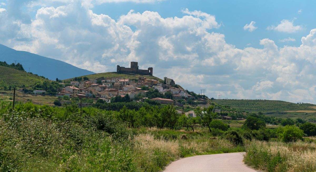 El único pueblo excomulgado que hay en España: un rincón que sigue ...