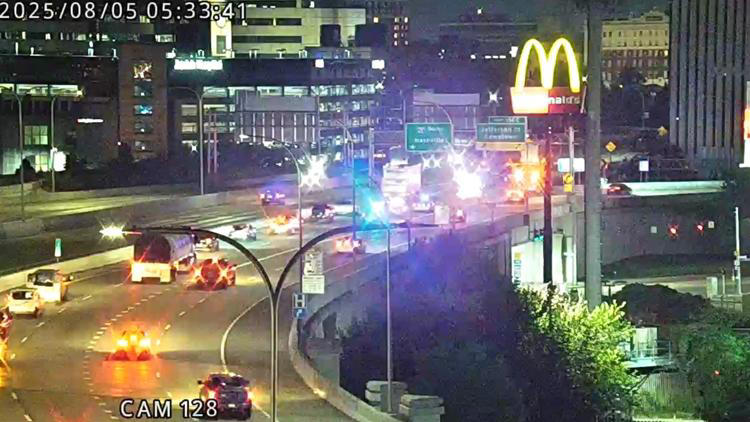 Lanes of downtown Louisville interstate blocked due to crash