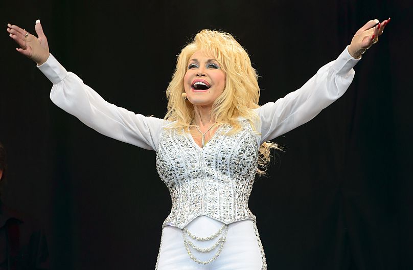 Dolly Parton becomes Guinness World Records icon
