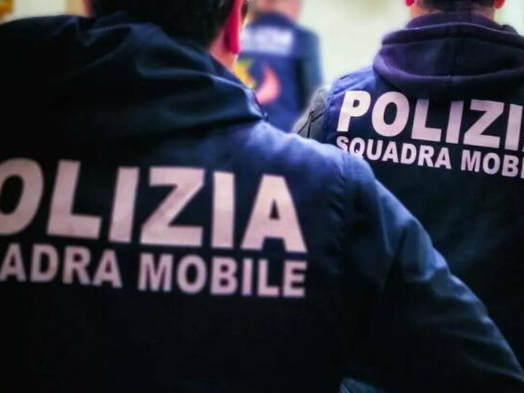 Oltre 5 chili di cocaina liquida nascosti nei cosmetici in valigia ...