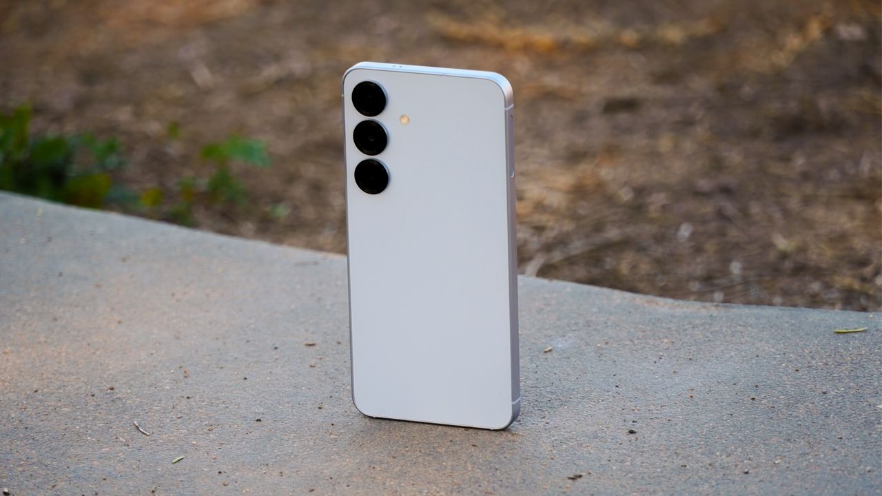 How secure is Bluetooth pairing on the Galaxy S25?