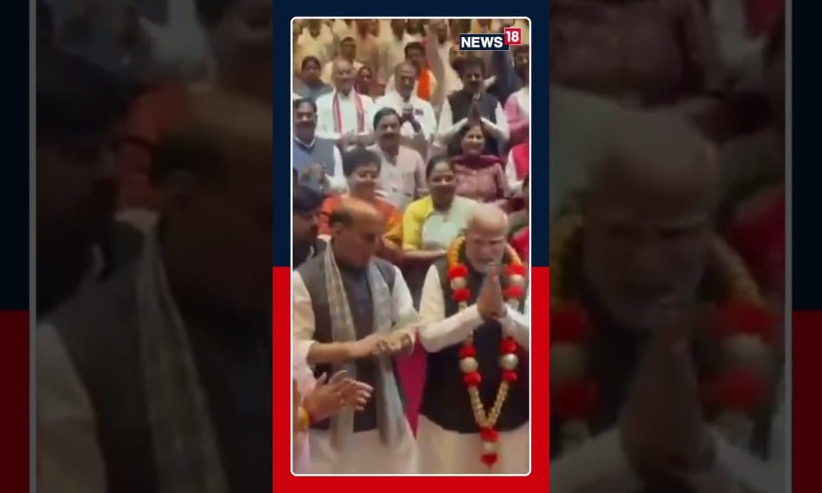PM Modi Felicitated With Applause & Chants at NDA Meet | Har Har ...