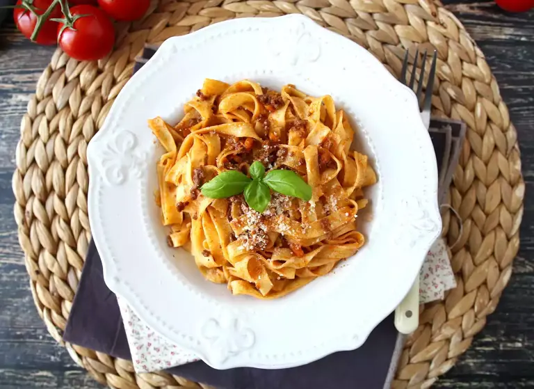 Pasta with bolognese sauce - tagliatelle al ragù alla bolognese