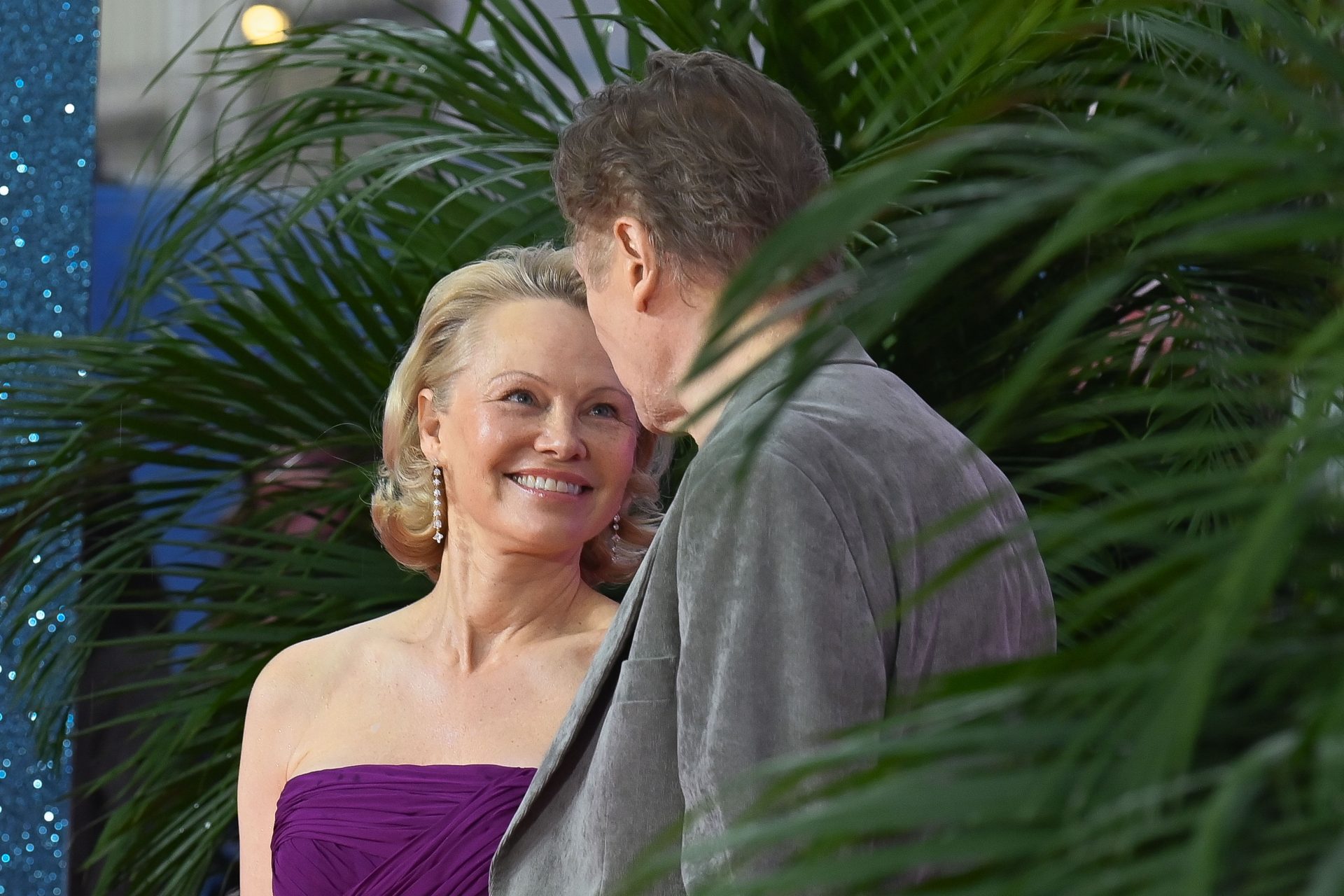 Amore a sorpresa: Pamela Anderson e Liam Neeson, la nuova coppia di ...