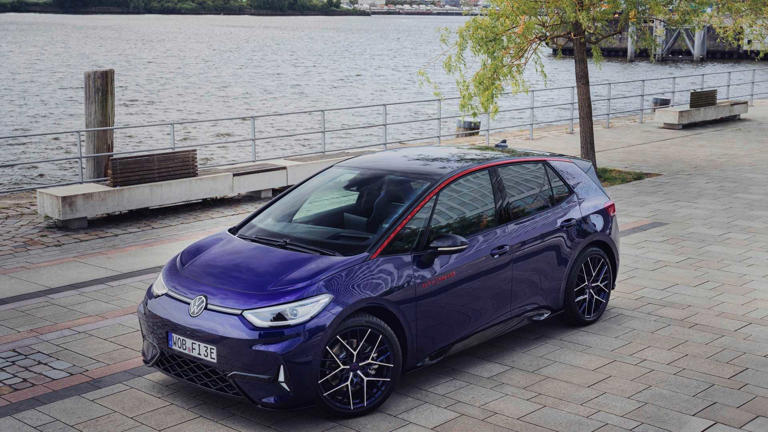 VW ID.3 Fire & Ice Special Edition Gets Ultra Violet Exterior Paint
