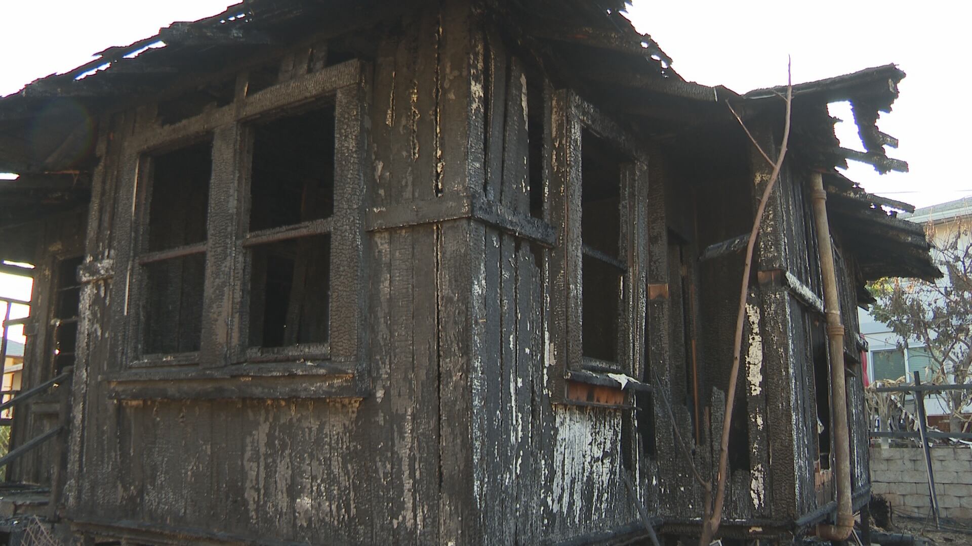 Deliberately set fire in Waipahu has area residents worried over safety