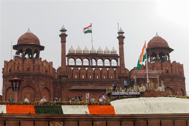 7 Delhi cops suspended after dummy bomb goes undetected in Red Fort ...