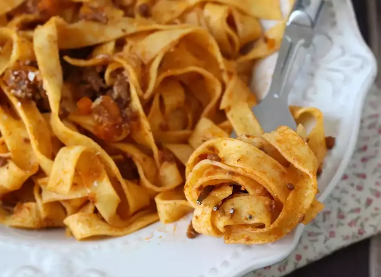 Pasta with bolognese sauce - tagliatelle al ragù alla bolognese