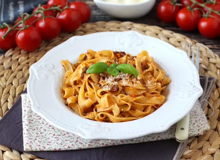 Pasta with bolognese sauce - tagliatelle al ragù alla bolognese