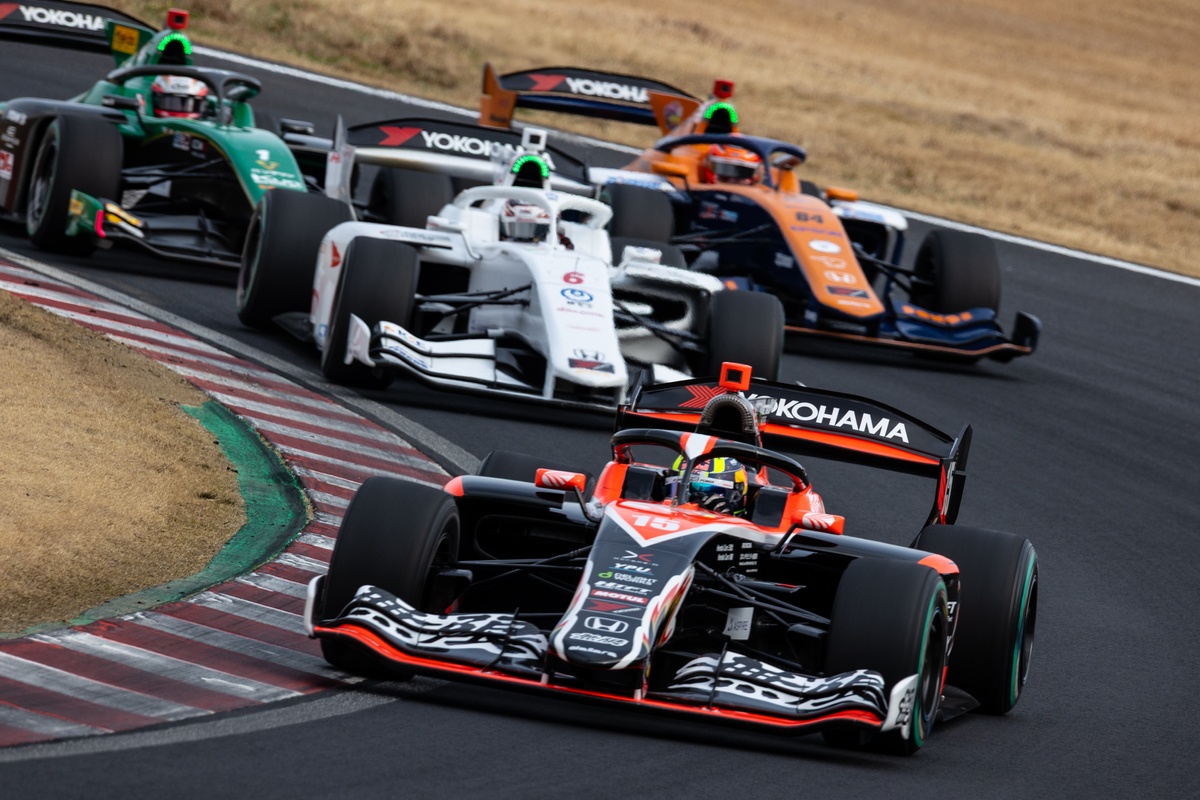 Super Formula Suzuka: Red Bull F1 reserve Iwasa beats Tsuboi to title