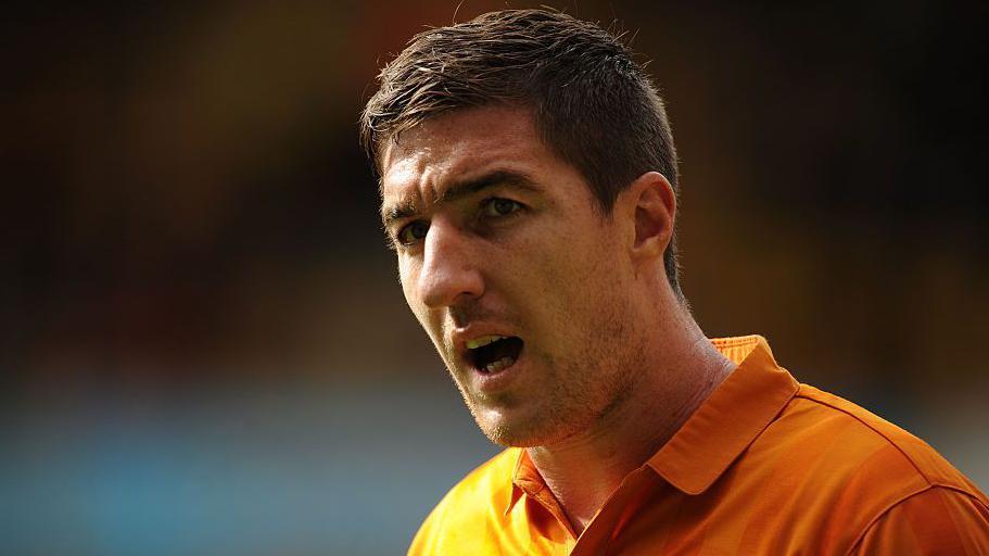 Ward steps down from Solihull Moors role