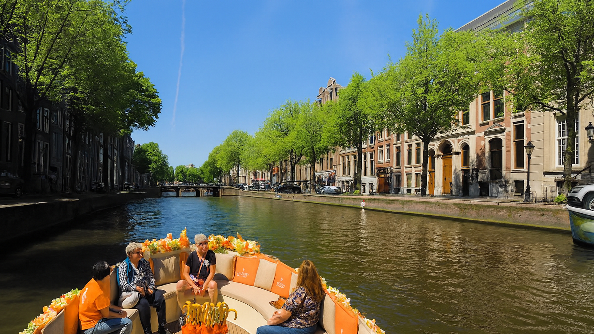 Amsterdam Luxury Electric Boat Cruise - Exploring Historic Canals
