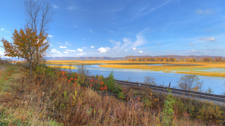 One Of Wisconsin's Great River Road Stops Is A Riverfront Village With ...