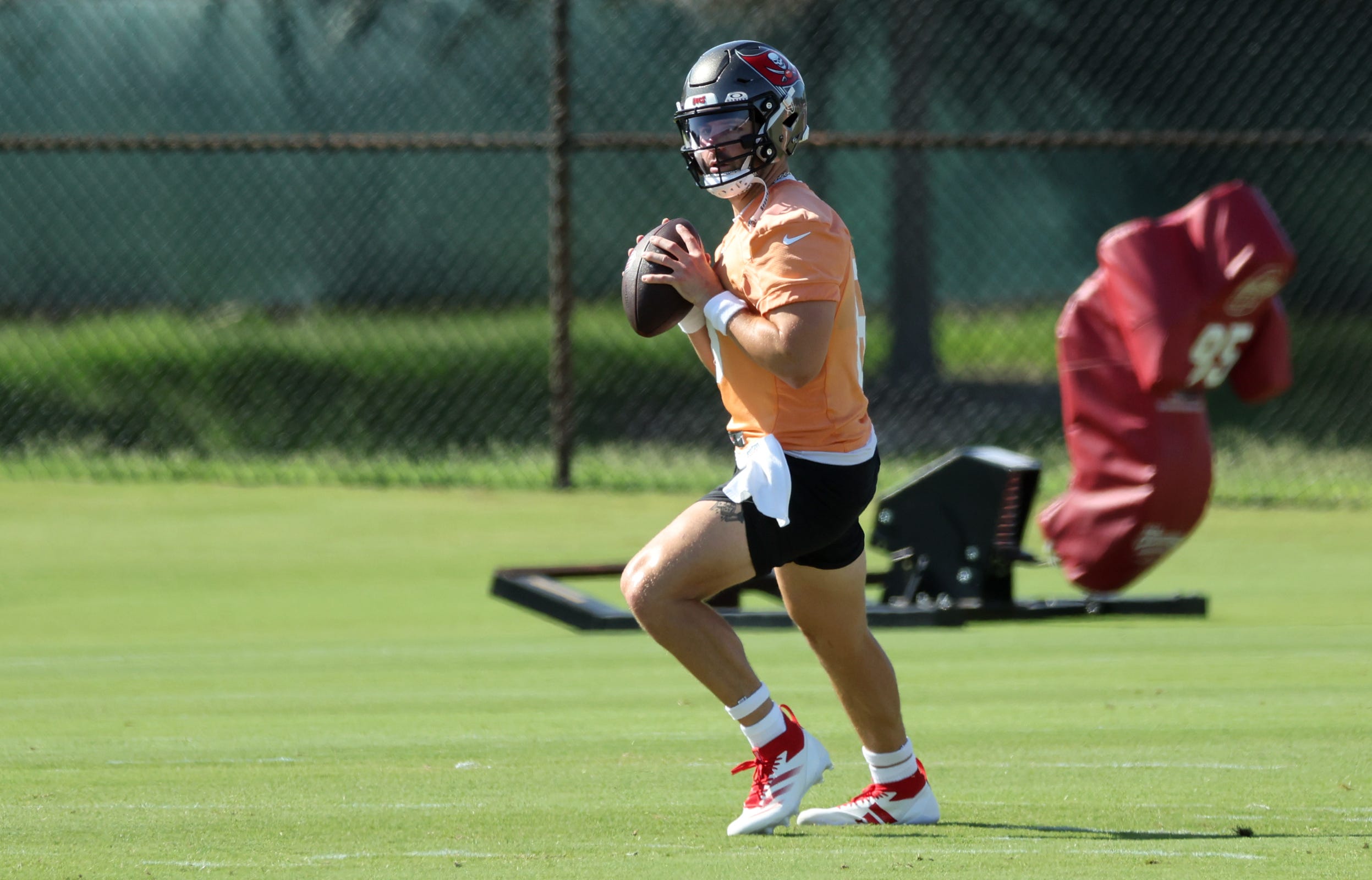 Former Oklahoma Sooners quarterback named to NFL's Top 100 players list