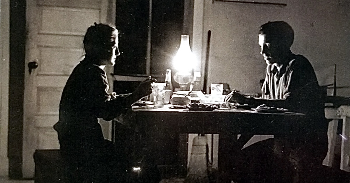20 Snaps Of What Life Looked Like Before Electricity