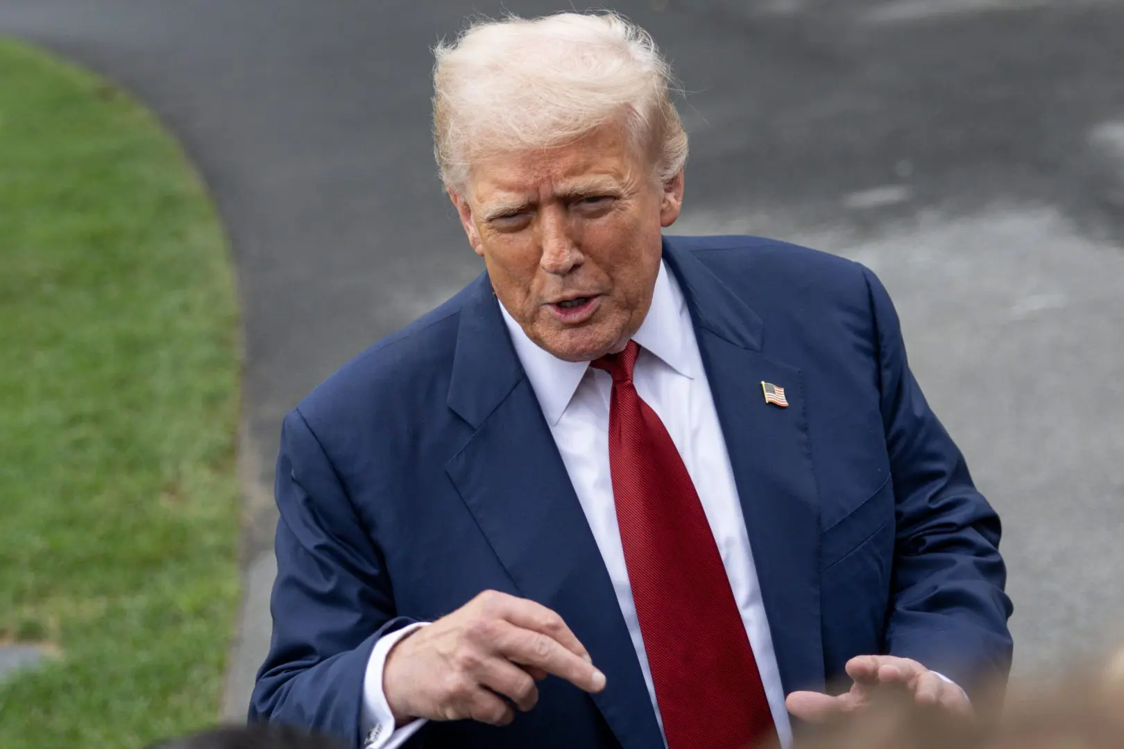 L’Ue conferma la sospensione dei controdazi. Trump: “Se non fanno gli ...