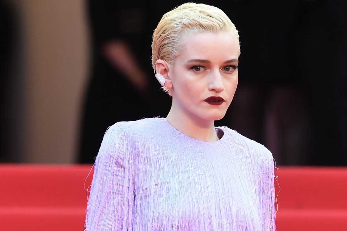 Watch: Julia Garner teases 'a lot of jump scares' in 'Weapons'
