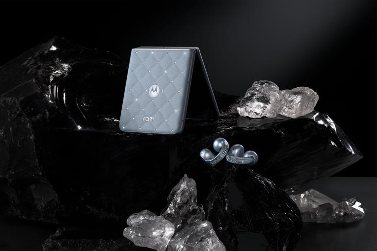 Motorola, Swarovski Debut a New Razr Phone Adorned with Crystals