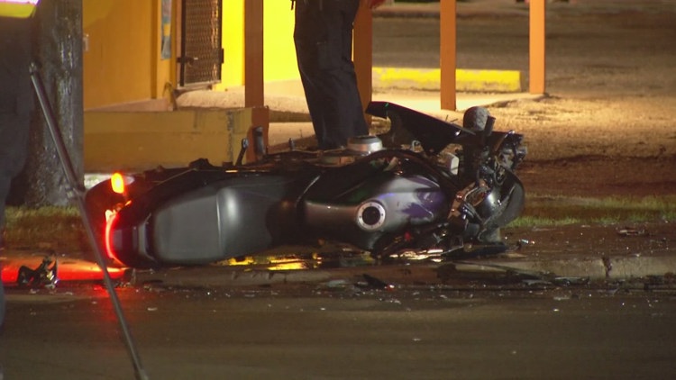 SAPD: 19-year-old dies in motorcycle crash on west side