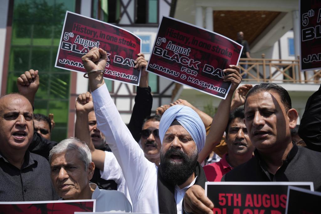 Six years after changing the status of Kashmir, the region begins to ...