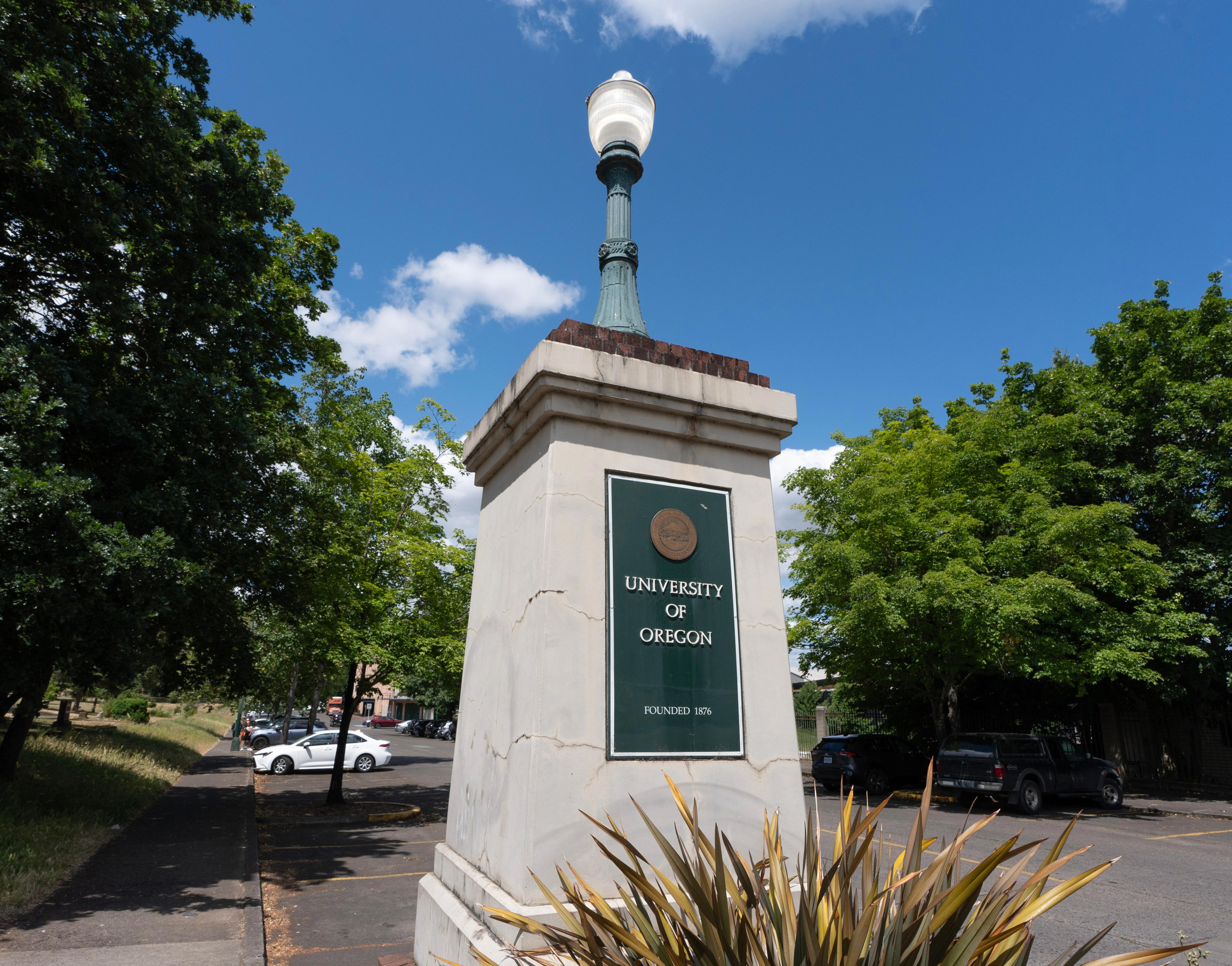 Who will be taking over as dean of University of Oregon's journalism ...