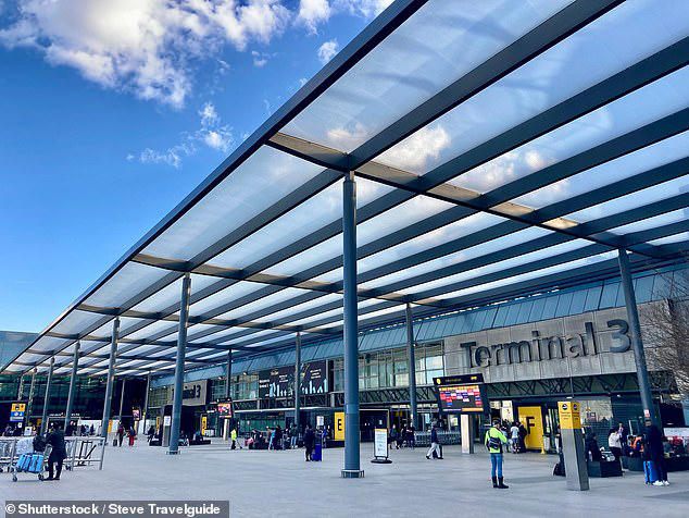 UK travel chaos as Heathrow airport hit with 'technical fault' causing ...