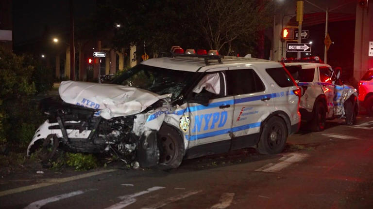4 NYPD officers hurt in crash while responding to call in Queens