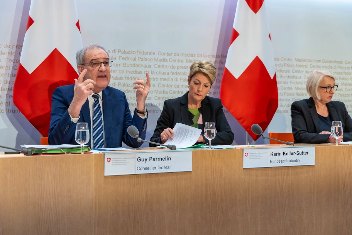 Karin Keller-Sutter et Guy Parmelin en route pour Washington