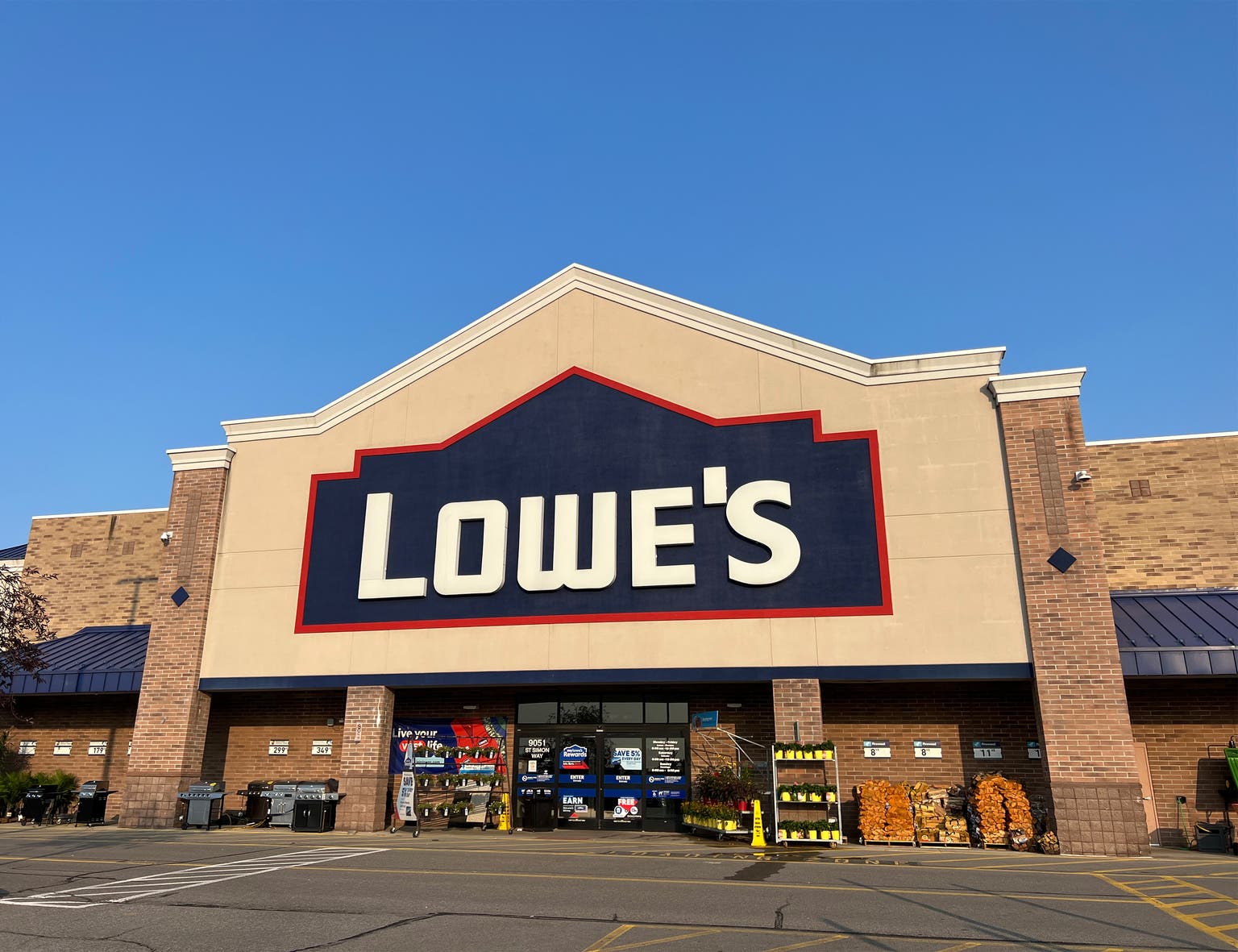 Synchrony Financial to buy Lowe's commercial credit card portfolio