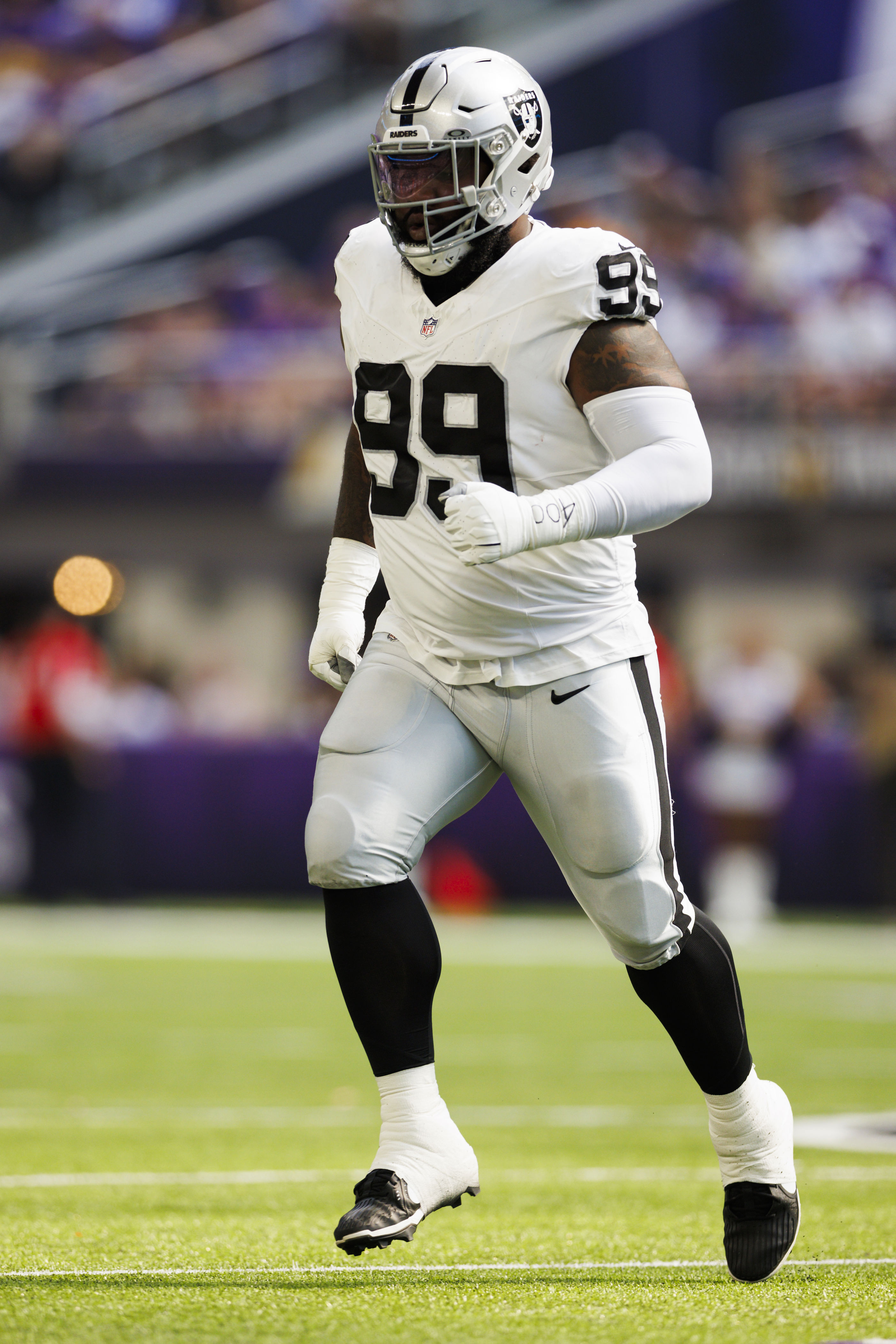 Chargers sign DL Nesta Jade Silvera