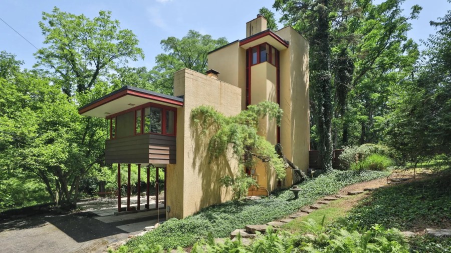 Rush Creek Village five-story midcentury modern gem gets social media buzz