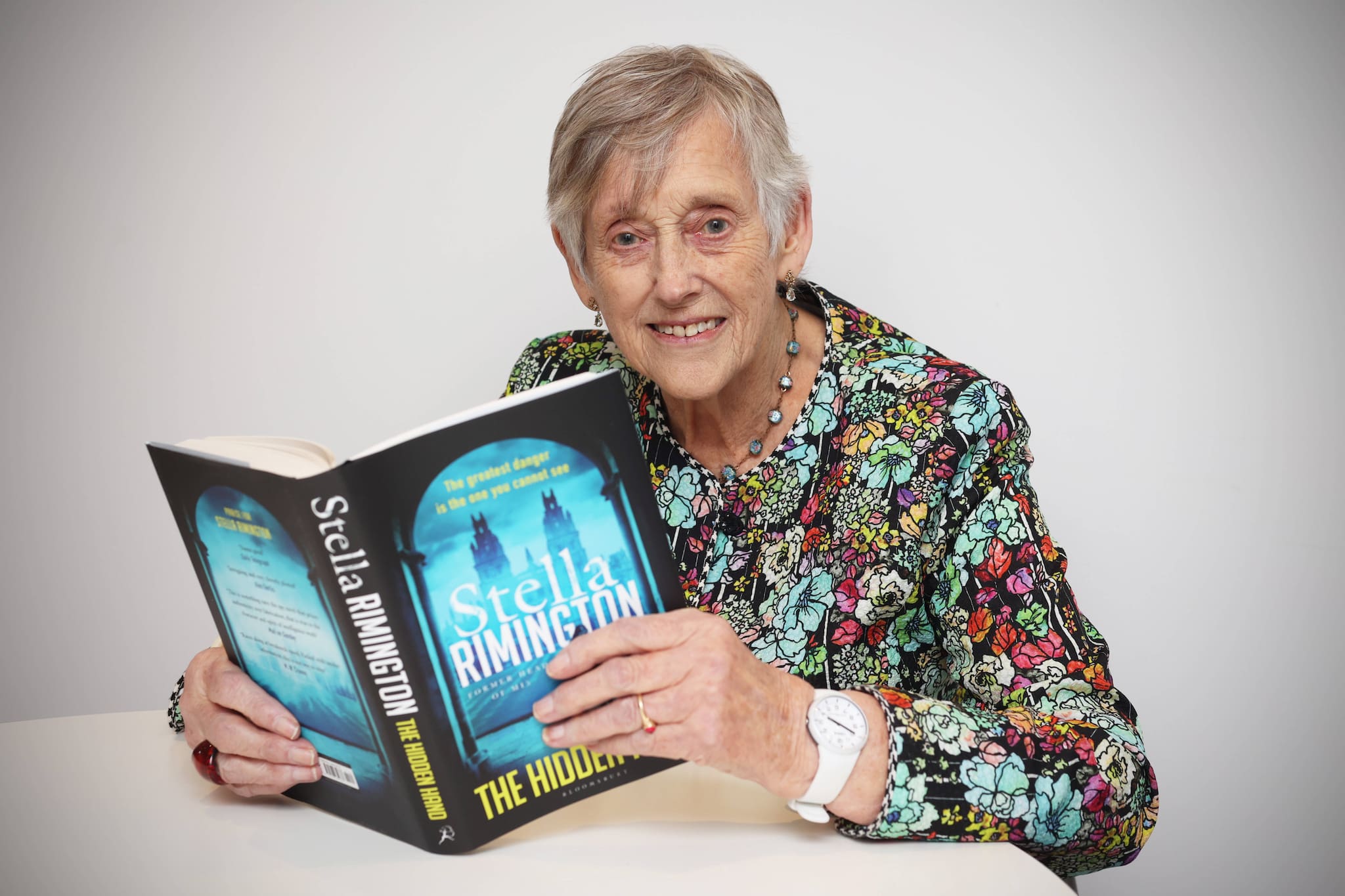 Stella Rimington ist tot: Erste MI5-Chefin und Bond-Vorbild stirbt mit ...